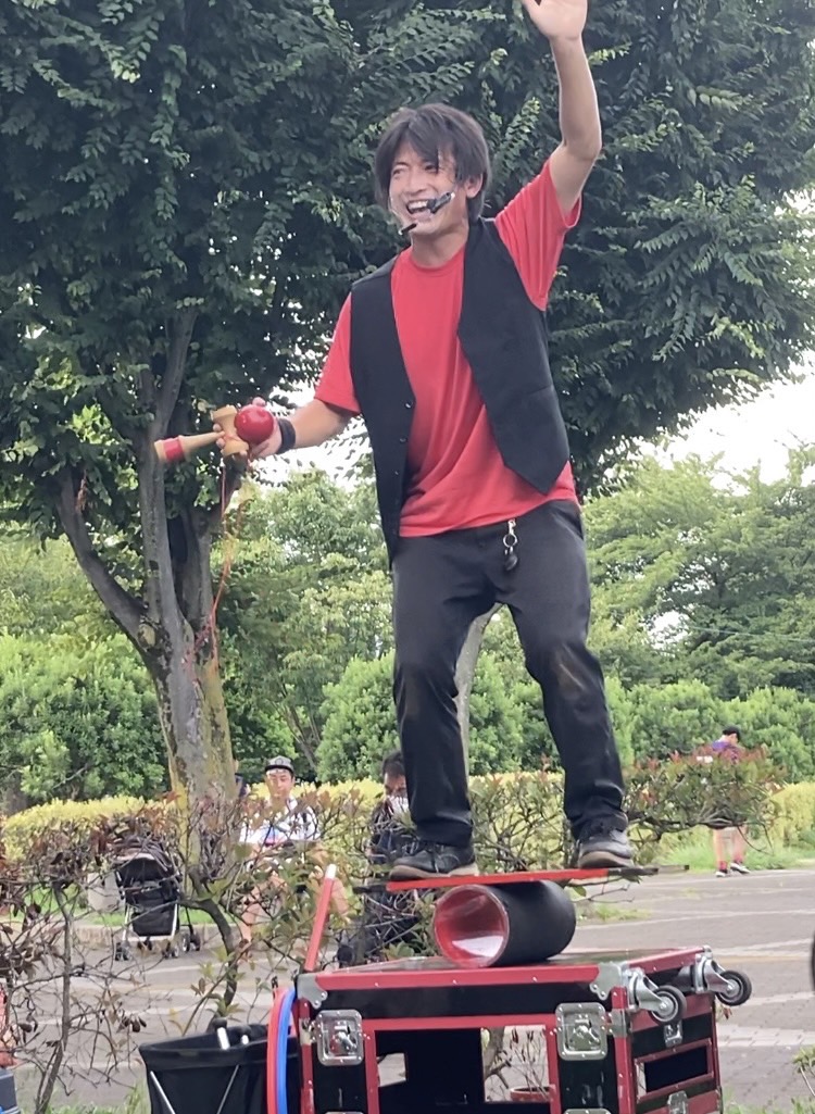 Vol.2460 東町「道草市」新小金井駅前ひろば ～「こまたん」「YUKI」大道芸～ | まろん通信